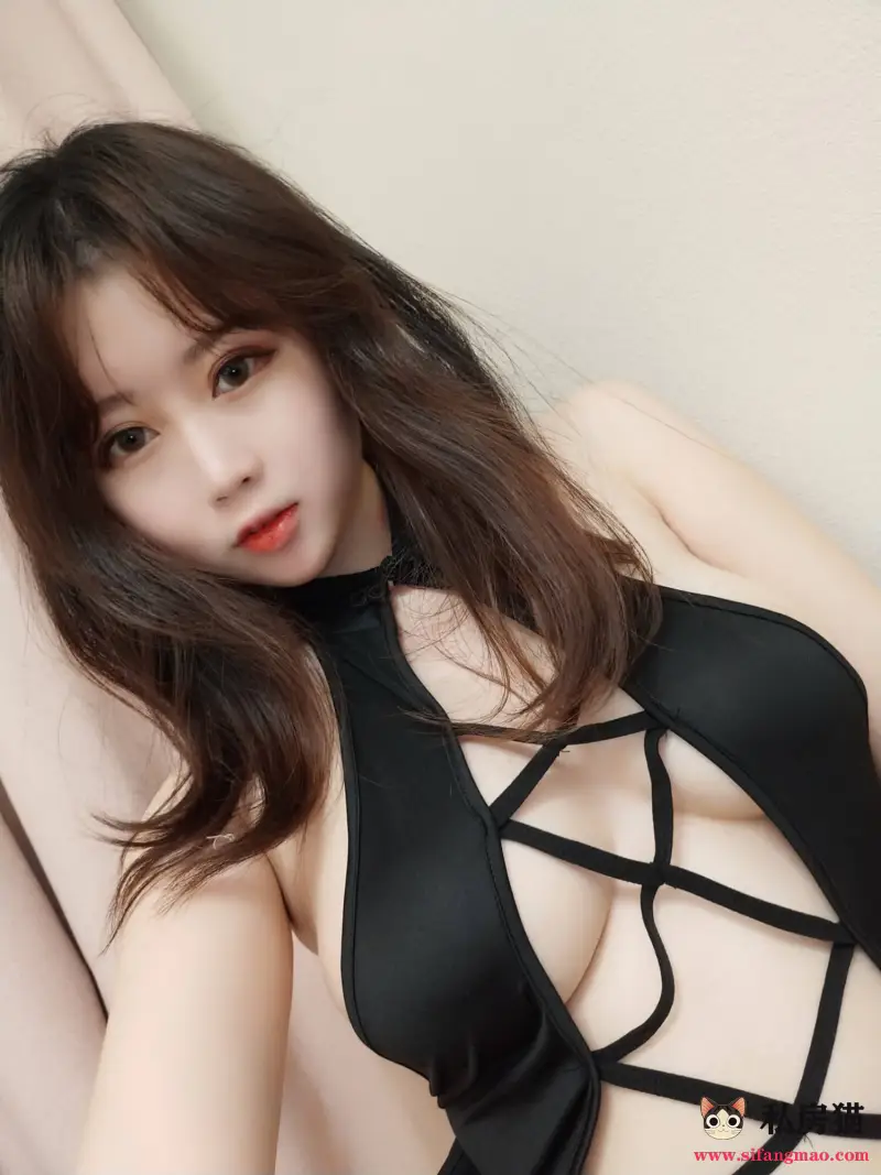 依酱 – 绑带内衣 [23P-54.8MB]-乐摄图