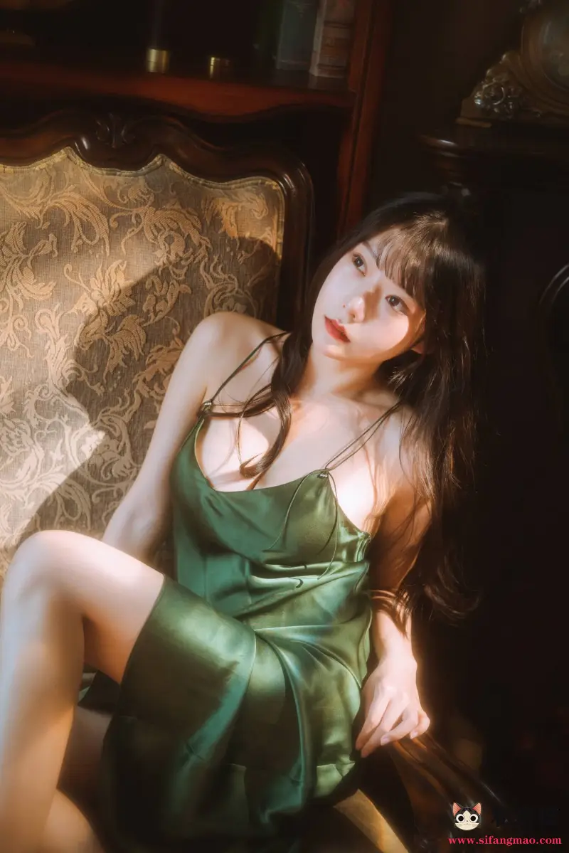 香草喵露露 – 杨枝甘露 绿色连衣裙 [45P1V-1.19GB] 资源下载[百度网盘+OneDrive]-私房猫官网