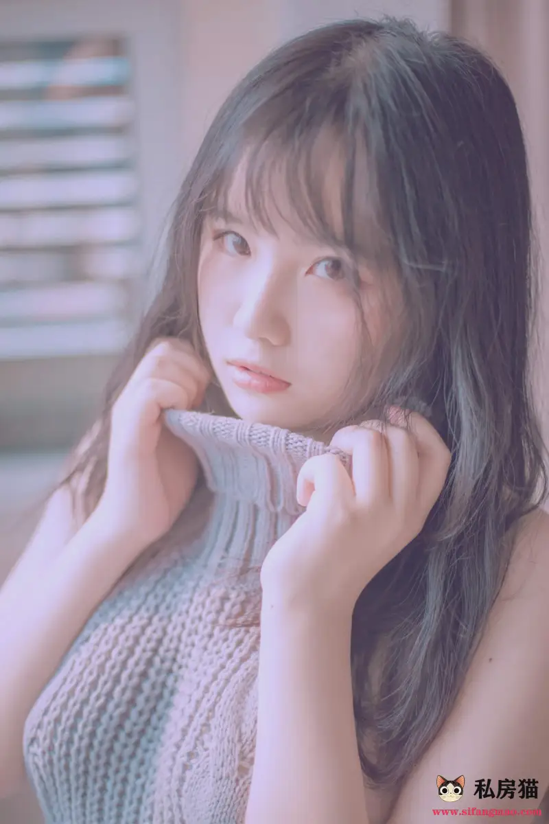 阿半今天很开心 – 露背毛衣 [28P-157MB] – 私房猫写真官网
