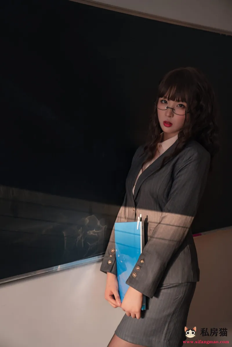 轩萧学姐 – 教鞭 [45P1V-267MB]-乐摄图